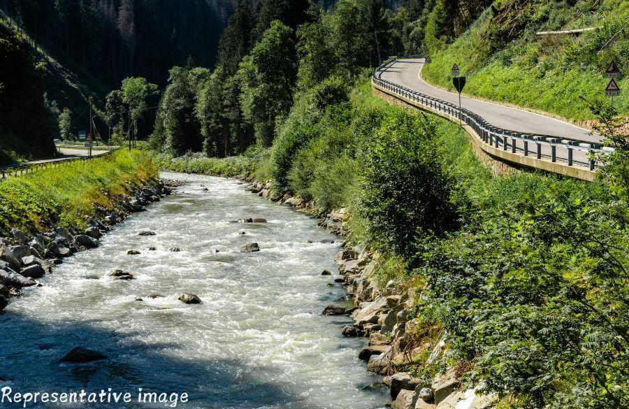 Mandal River Uttarakhand - About Mandal River of Corbett National Park